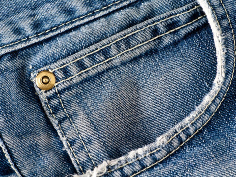 ¿Para qué sirve en realidad el pequeño bolsillo de tus jeans?