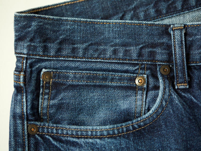 ¿Para qué sirve en realidad el pequeño bolsillo de tus jeans?