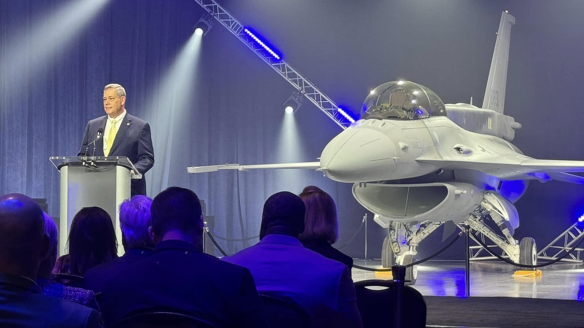 Lockheed Martin Unveils Taiwan's First Newly Built F-16 Block 70