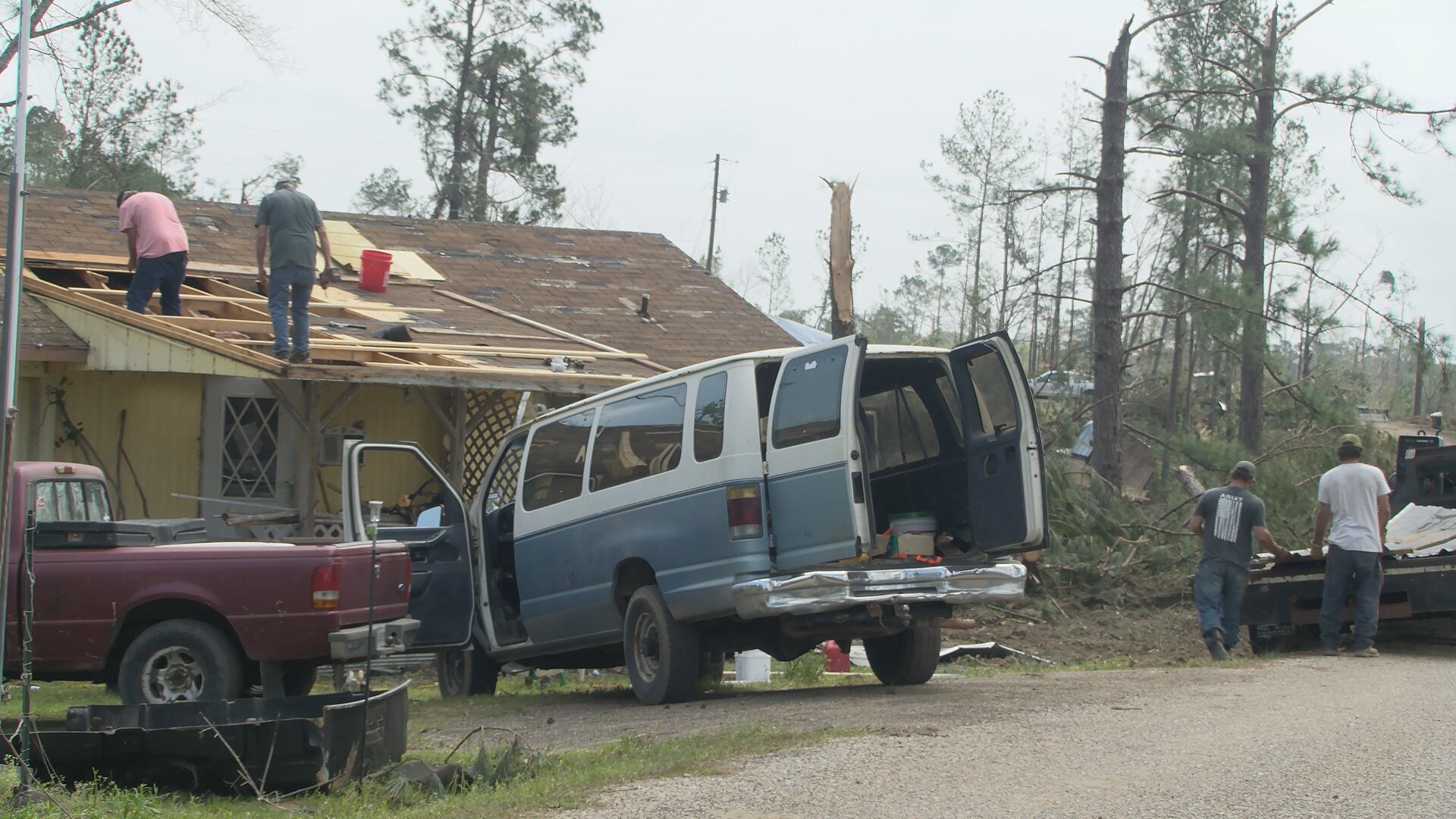Lamar County community continues to help tornado victims