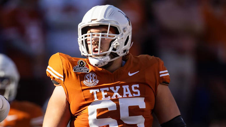 Report: Giants Met with Texas Center Jake Majors at School's Pro Day