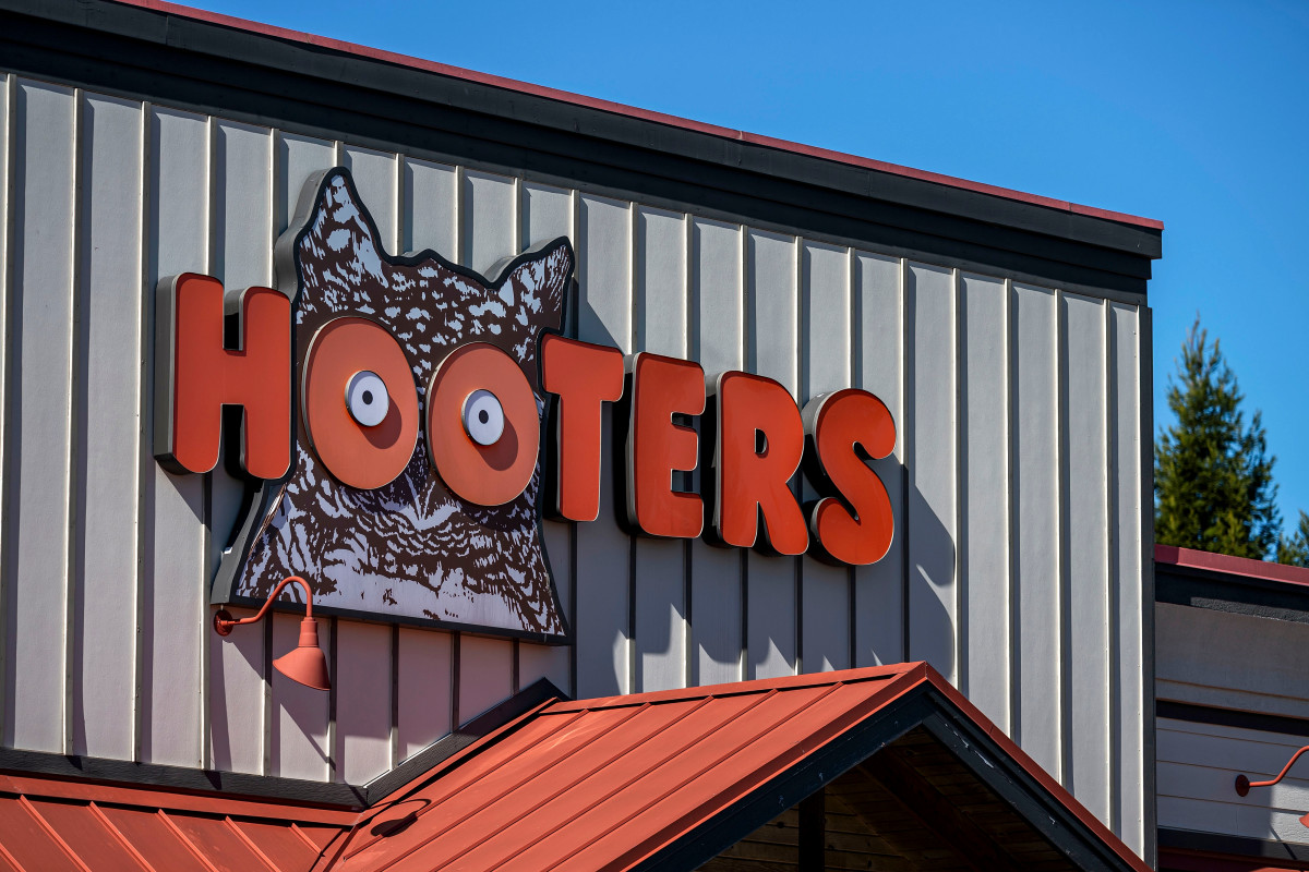 Hooters Files For Bankruptcy After Shutting Down Restaurants