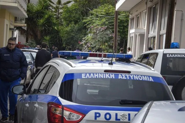 Σε κατ’ οίκον περιορισμό με βραχιολάκι ο 71χρονος που σκότωσε τον γιο ...