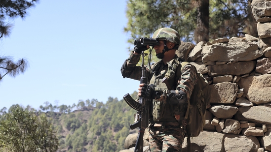 Pak army crosses Line of Control and fires at posts, India retaliates