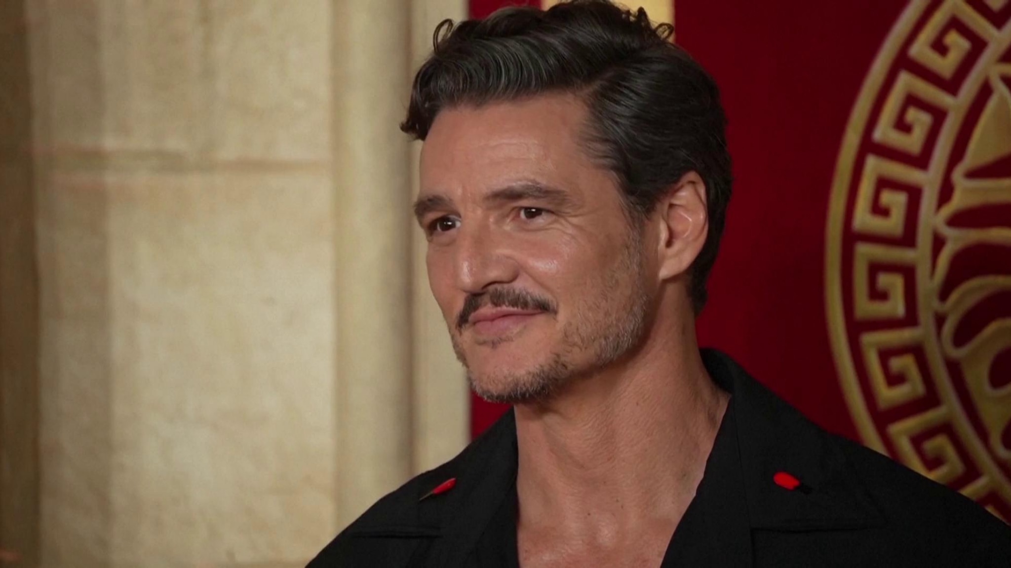 Auguri a Pedro Pascal, l'attore spegne oggi 50 candeline