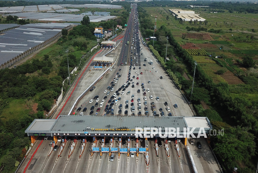 Kepolisian Terapkan Contra Flow di Tol Japek Arah Cikampek