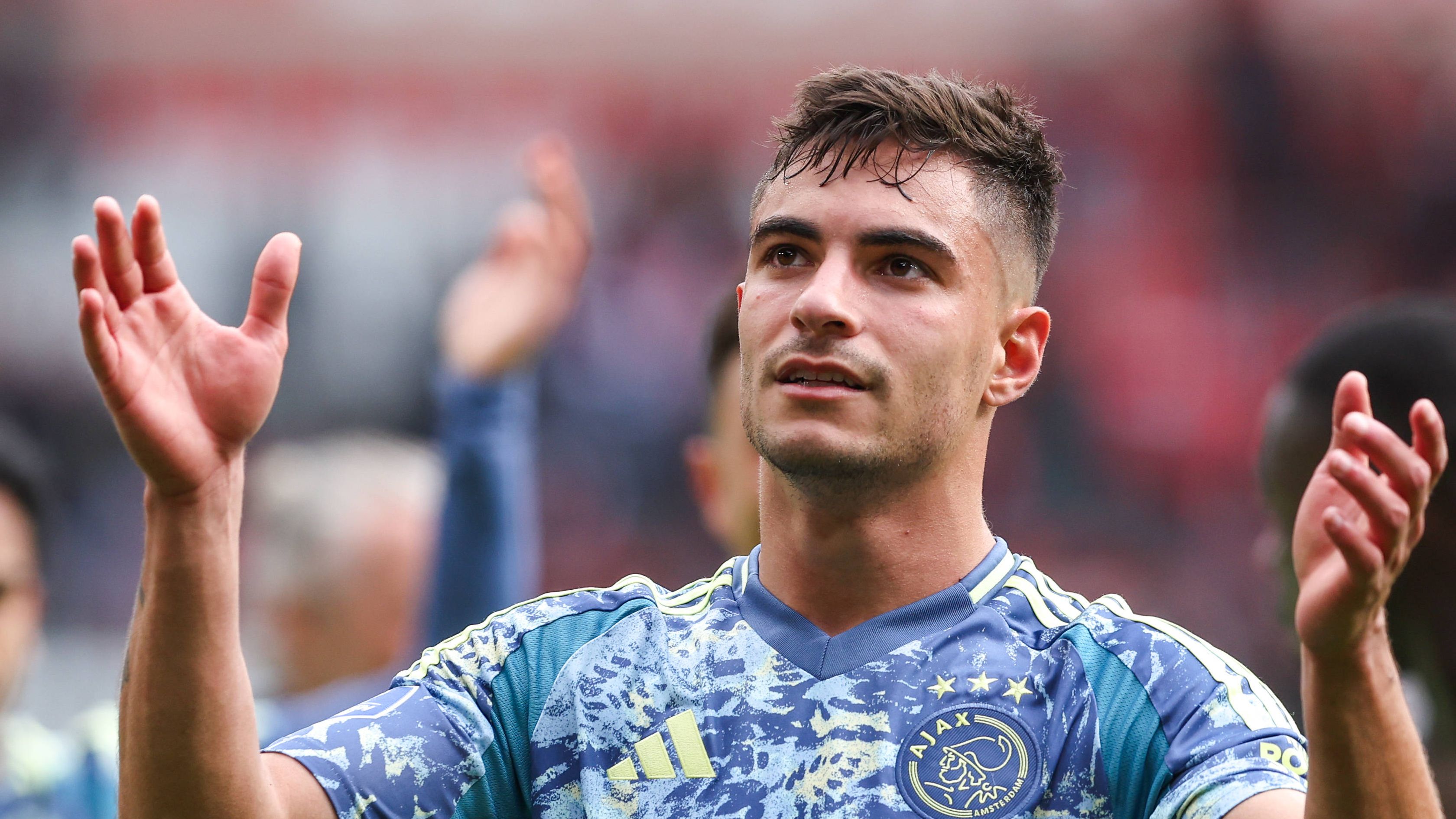 Lucas Rosa lyrisch over collega in verdediging Ajax: 'Een geweldige speler'