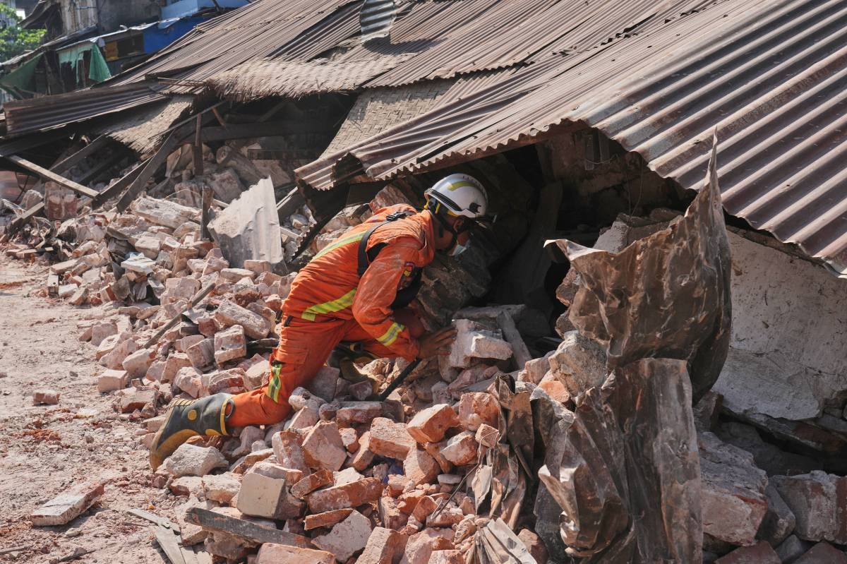 Hopes begin to fade for survivors in Myanmar quake as toll exceeds 2,700