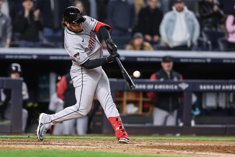 Eugenio Suarez flexes power again, leads Arizona Diamondbacks past Yankees