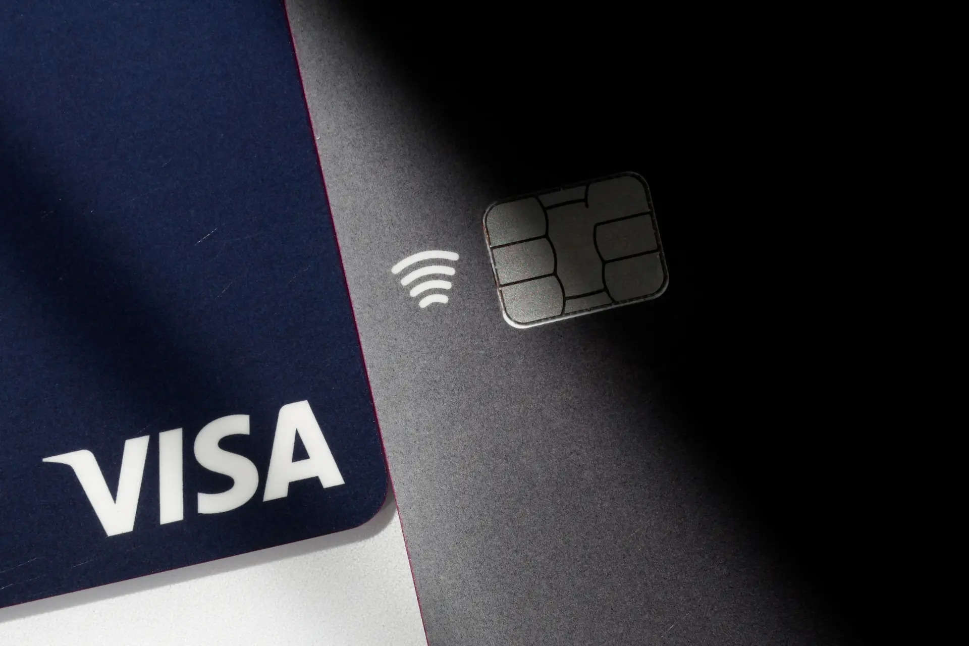 Visa bids $100 million to replace Mastercard as Apple's new credit card ...