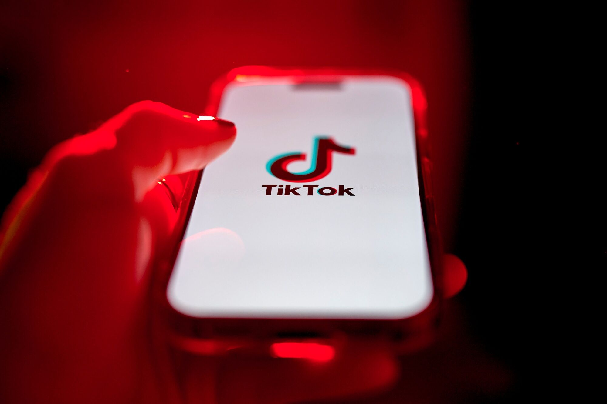 Trump to Weigh Plans for TikTok Sale at Meeting on Wednesday