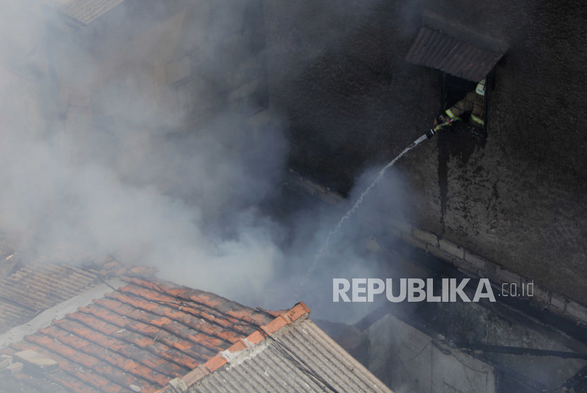 Liburan Aman tanpa Korsleting, Cabut Semua Colokan Listrik Sebelum ...