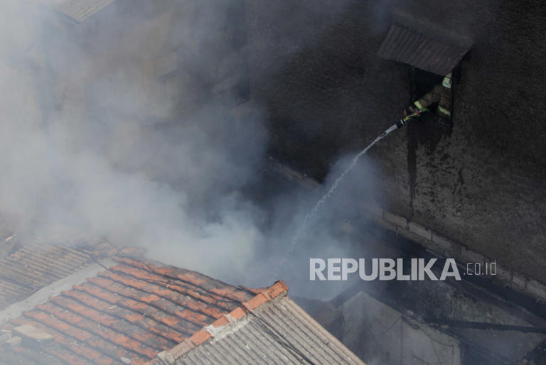 Liburan Aman tanpa Korsleting, Cabut Semua Colokan Listrik Sebelum ...