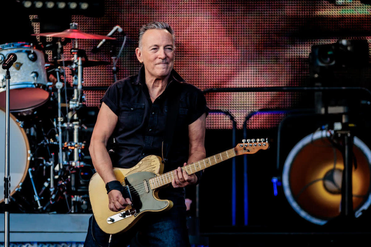 Bruce Springsteen Pays Tribute to 'Glory Days' Baseball Player