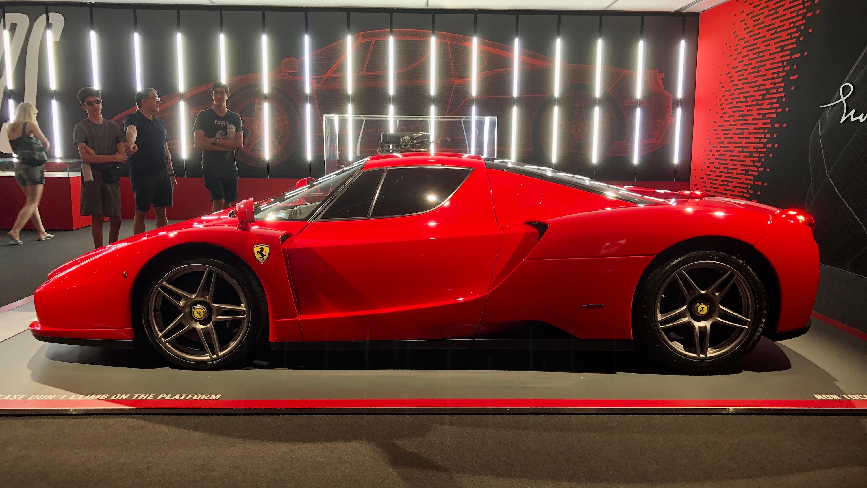 Najlepszy samochód Jana Pawła II. Nie był biały i miał V12. Tak, to Ferrari Enzo