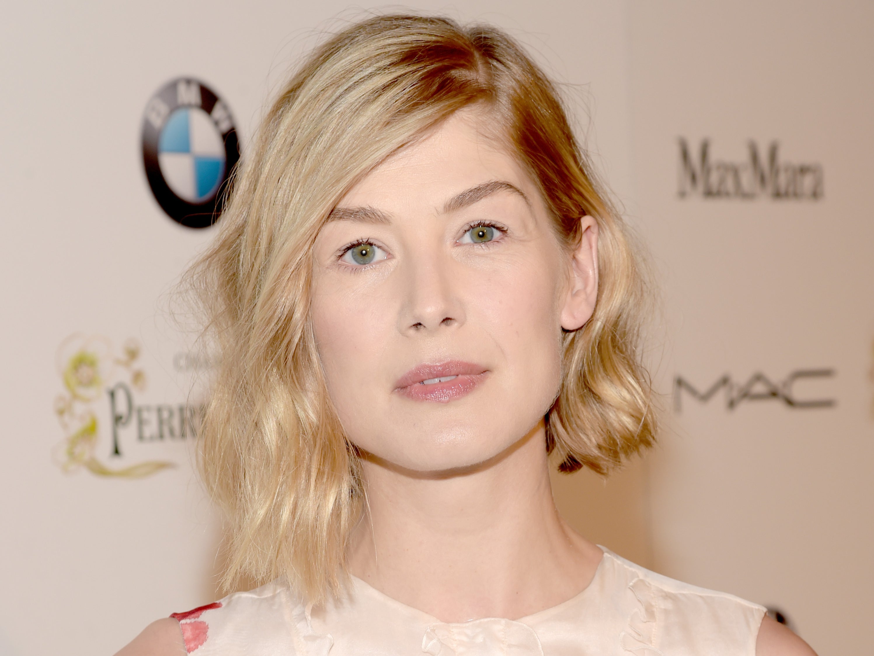 Rosamund Pike Says She Was Left ‘mortified By James Bond Sex Scene 1669