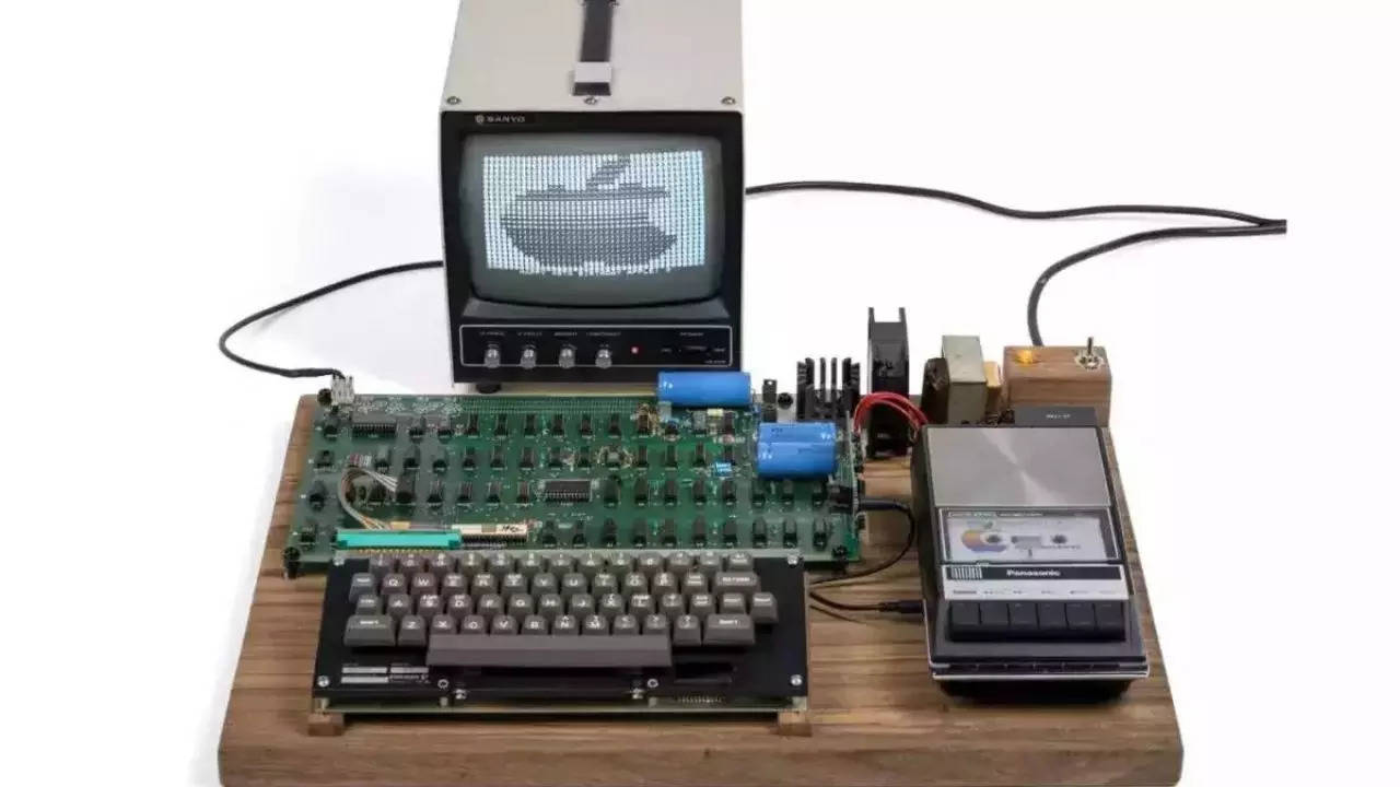 This 50-year-old Apple computer sold for Rs 3 crores – What’s the story ...