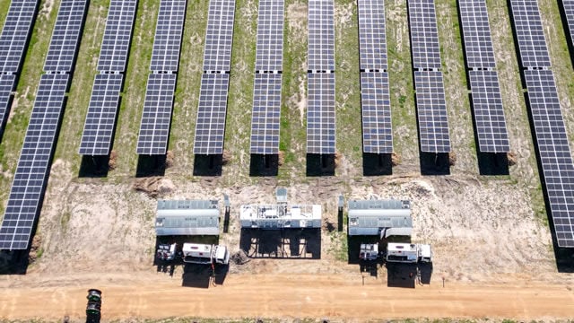 Naturgy inaugura su primer proyecto híbrido de generación fotovoltaica y almacenamiento con ...