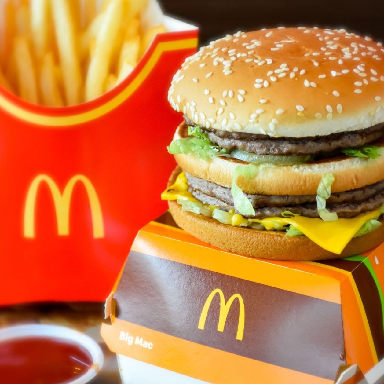 "Un burger XXL" : le célèbre fast-food McDonald's lance un nouveau ...