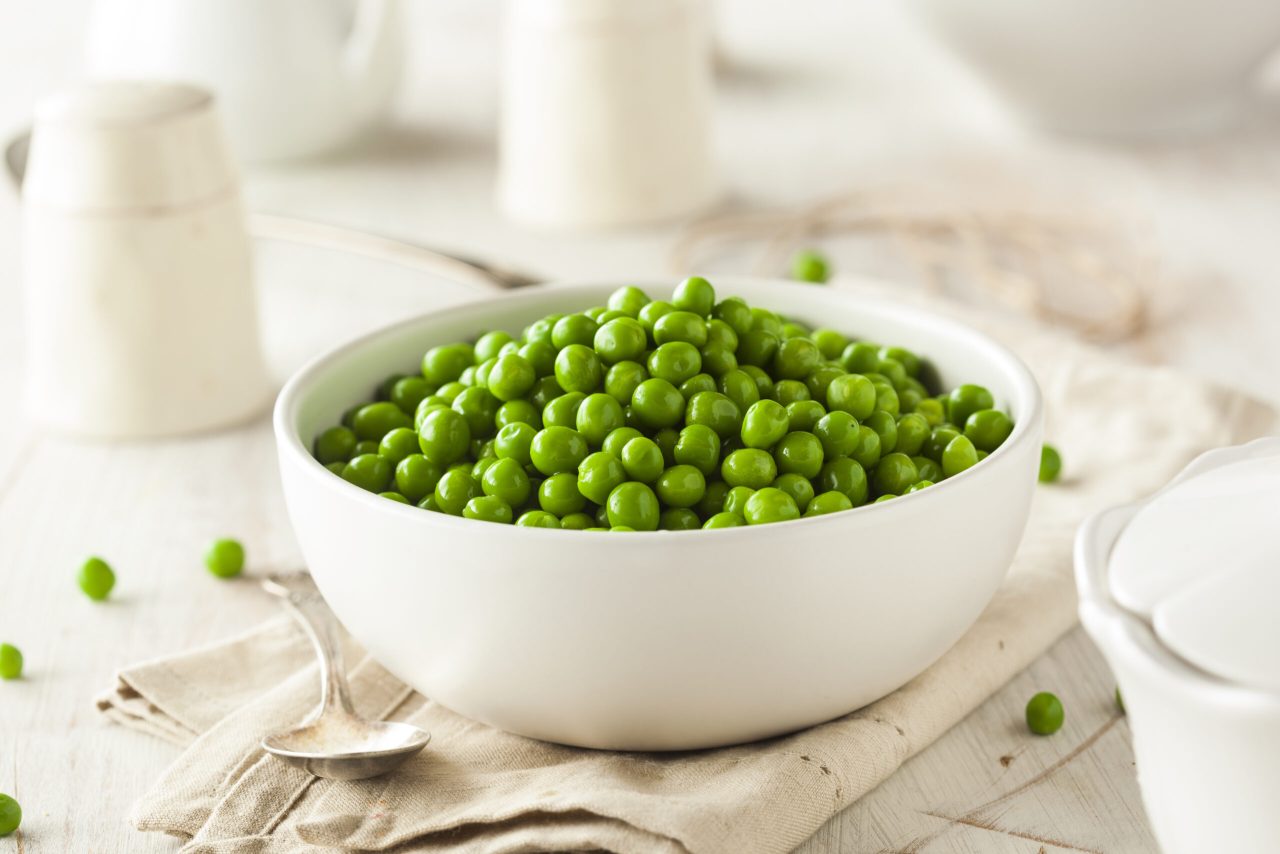 Learn how to eat peas the 'proper' way