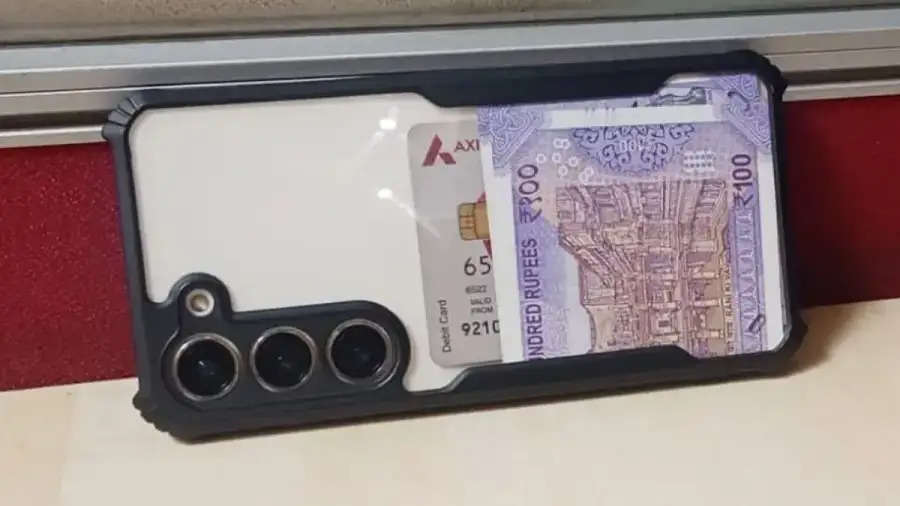 Do you keep notes or ATM cards in the cover of the smartphone? This ...