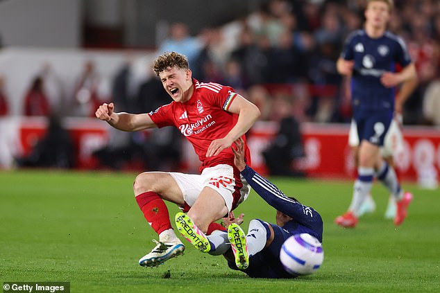 New footage shows furious Casemiro raging at Ryan Yates after clash ...