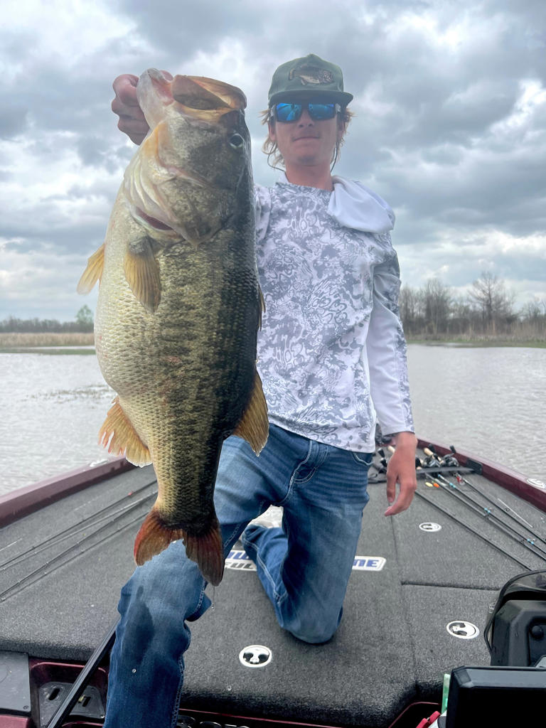 Mississippi teen catches giant largemouth bass at Ross Barnett Reservoir