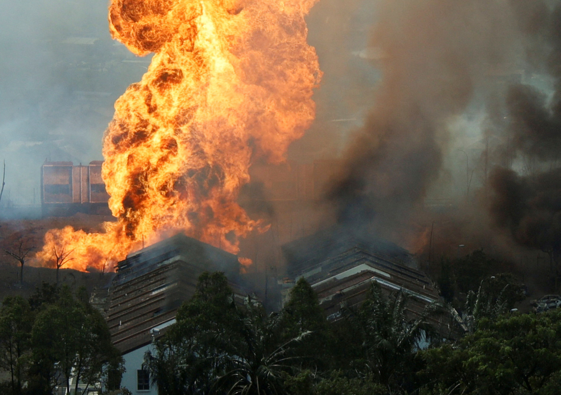 Over 100 injured in massive gas pipe explosion fire in Malaysia