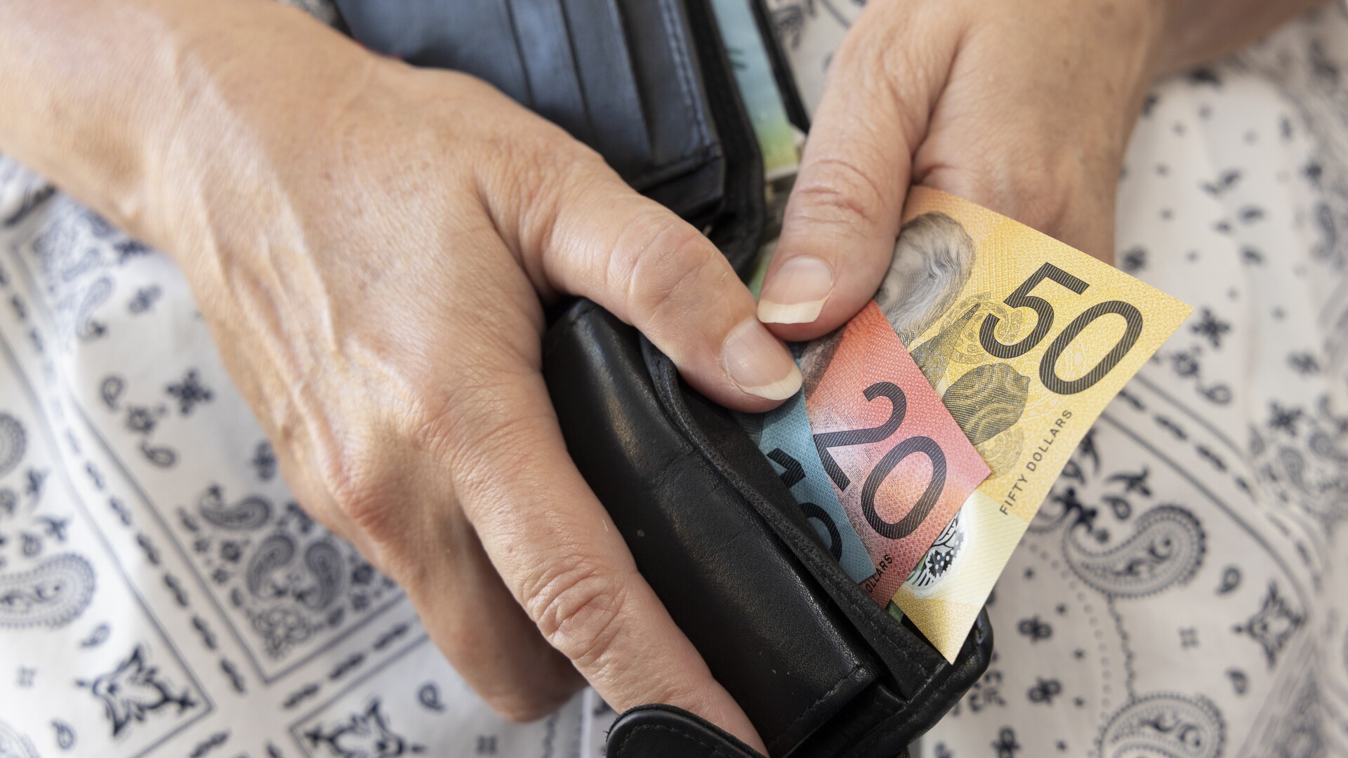 Labor to push for minimum wage increase despite caution by RBA