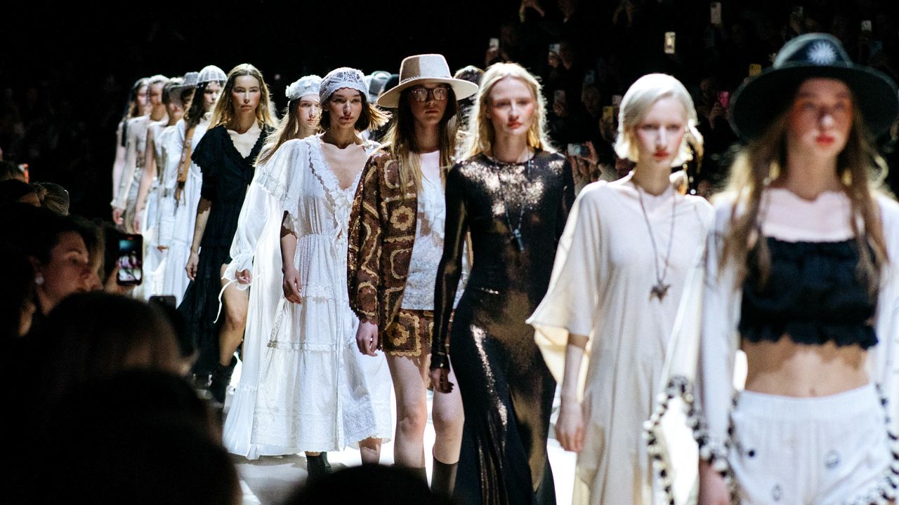 15 tendencias de la Semana de la Moda de Moscú que están marcando el 2025