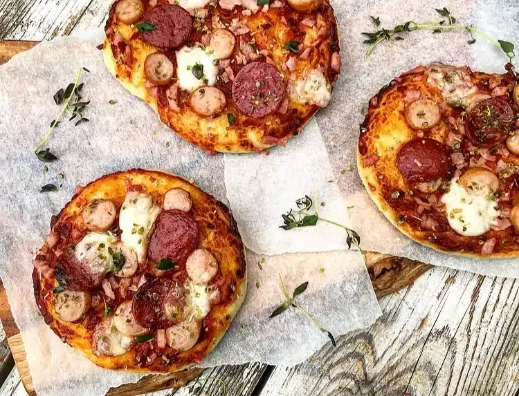 Make Pizza Night Easier with These Freezable, Lunchbox-Ready Mini Pizzas