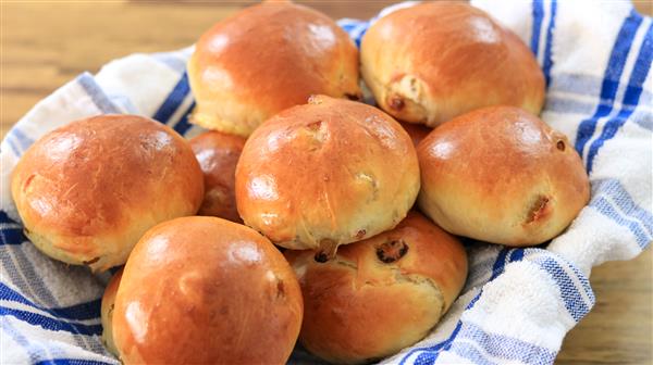 Delicious Raisin Buns