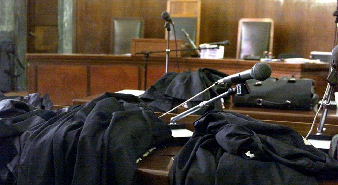 Clan Mallardo, estorsione ad imprese edili: 4 richieste di condanna