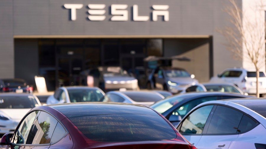 Tesla settles wrongful death case of 2021 EV crash, fire