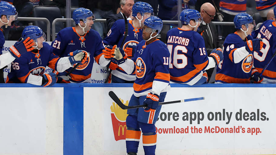 Islanders Head Coach Calls Out Veteran Forward