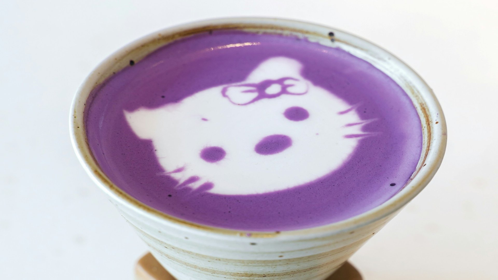 Oubliez le matcha, cette boisson violette faite par un légume venu tout ...