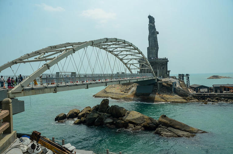 Walk over the waves: The glass bridge that connects Vivekananda Rock ...