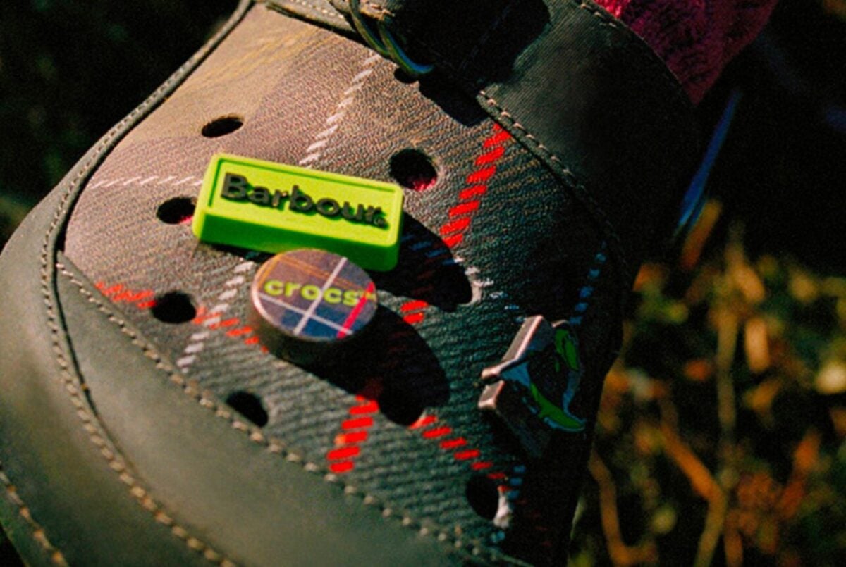 Barbour x Crocs è la collaborazione più wild e inaspettata del 2025 ...