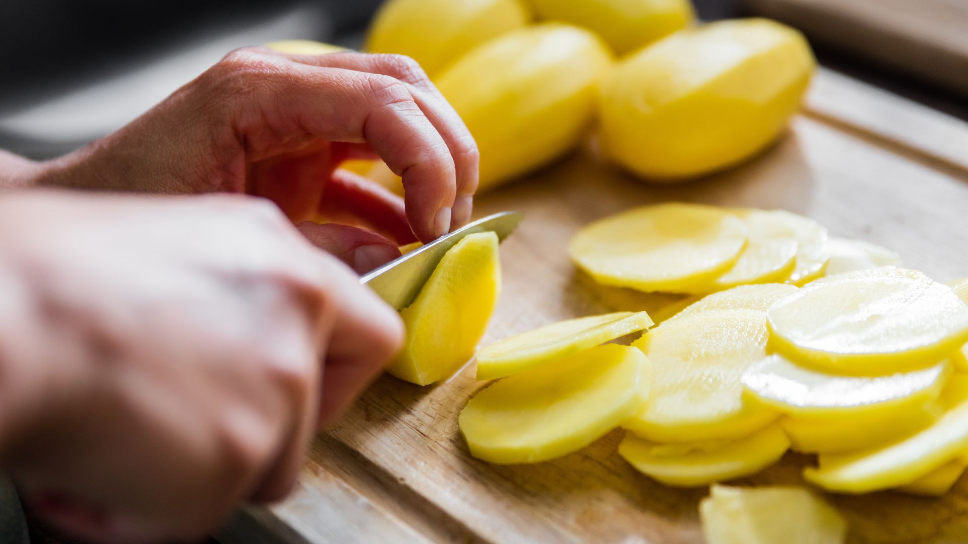 De panadera a gajo: los 10 cortes de patata más populares