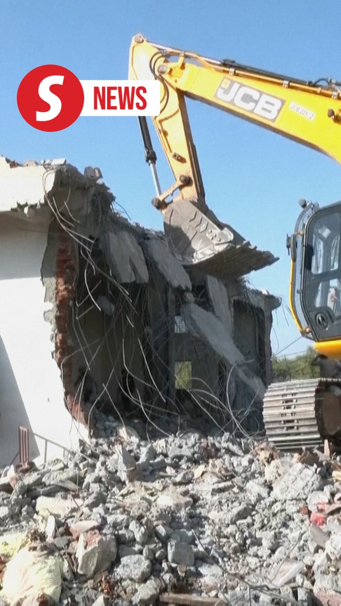 Death toll 21 in India firework factory blast, say officials