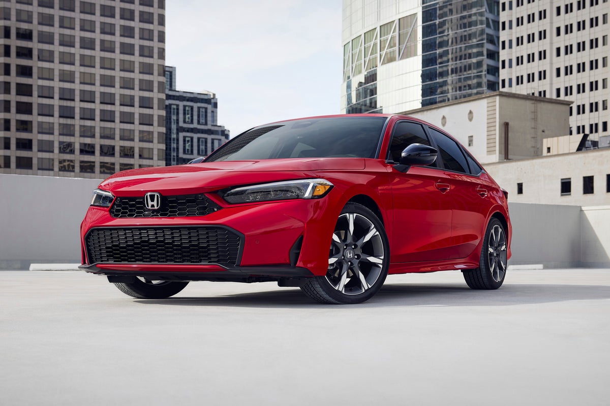 Edmunds small sedan test: 2025 Honda Civic vs. Kia K4