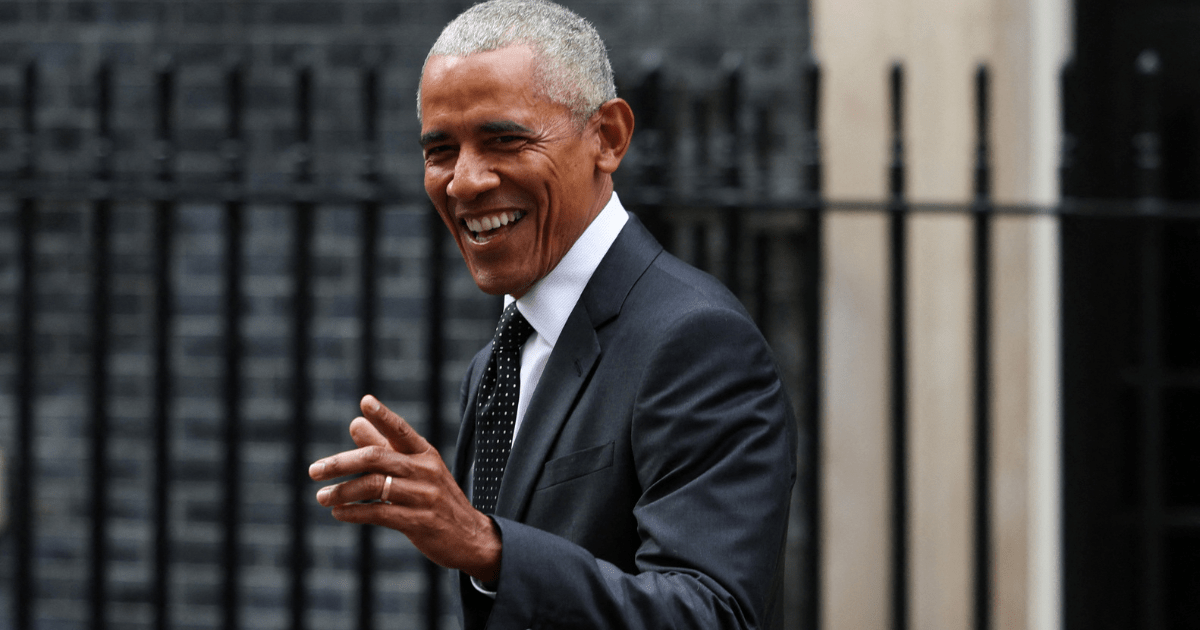 Barack Obama Apologizes for ‘Ruining' Kids' Photoshoot