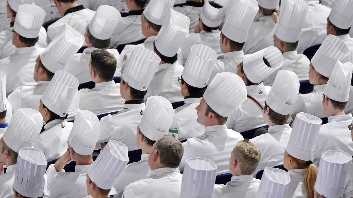 "Viele Köche verderben den Brei": Herkunft und Bedeutung | Sprichwörter