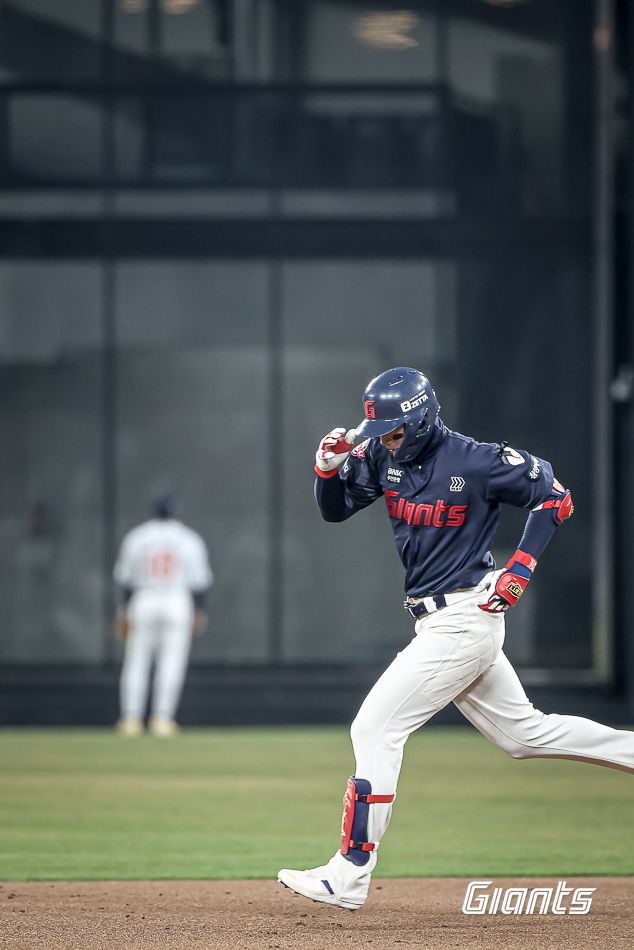 한화의 명물을 윤동희가 처음으로 넘겼다…롯데, 문동주 157km 강속구 뚫고 2연승 휘파람 [대전 게임노트]