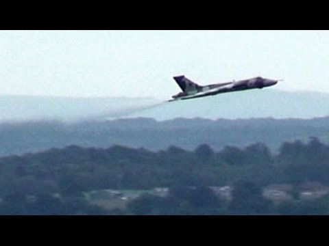 The Last Ever Vulcan XH558 Display at Dunsfold Airshow