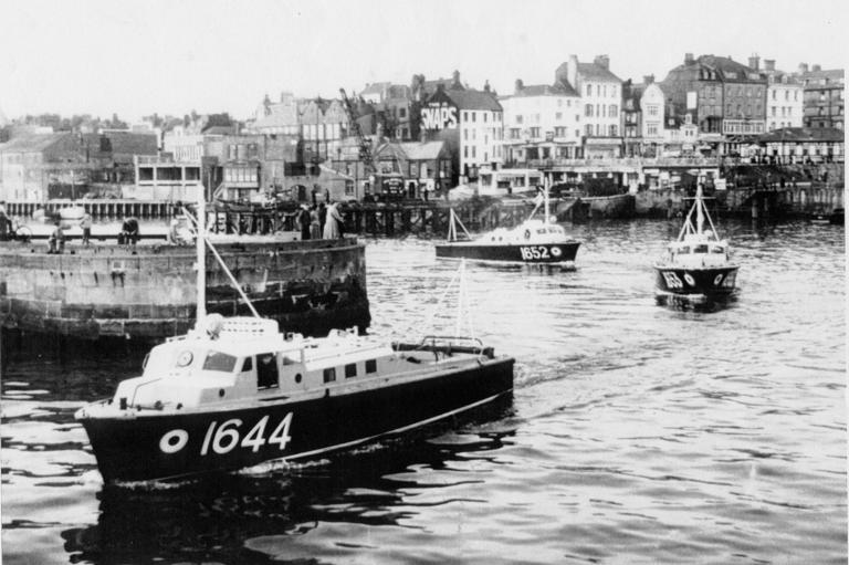 Memorial plaque unveiling ceremony to mark marine craft unit and five ...