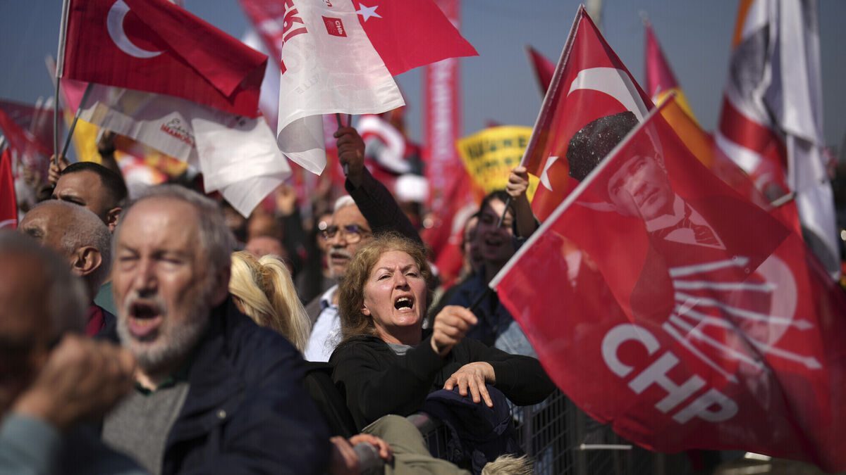 Protests in Turkey take new turn with call for one-day shopping boycott
