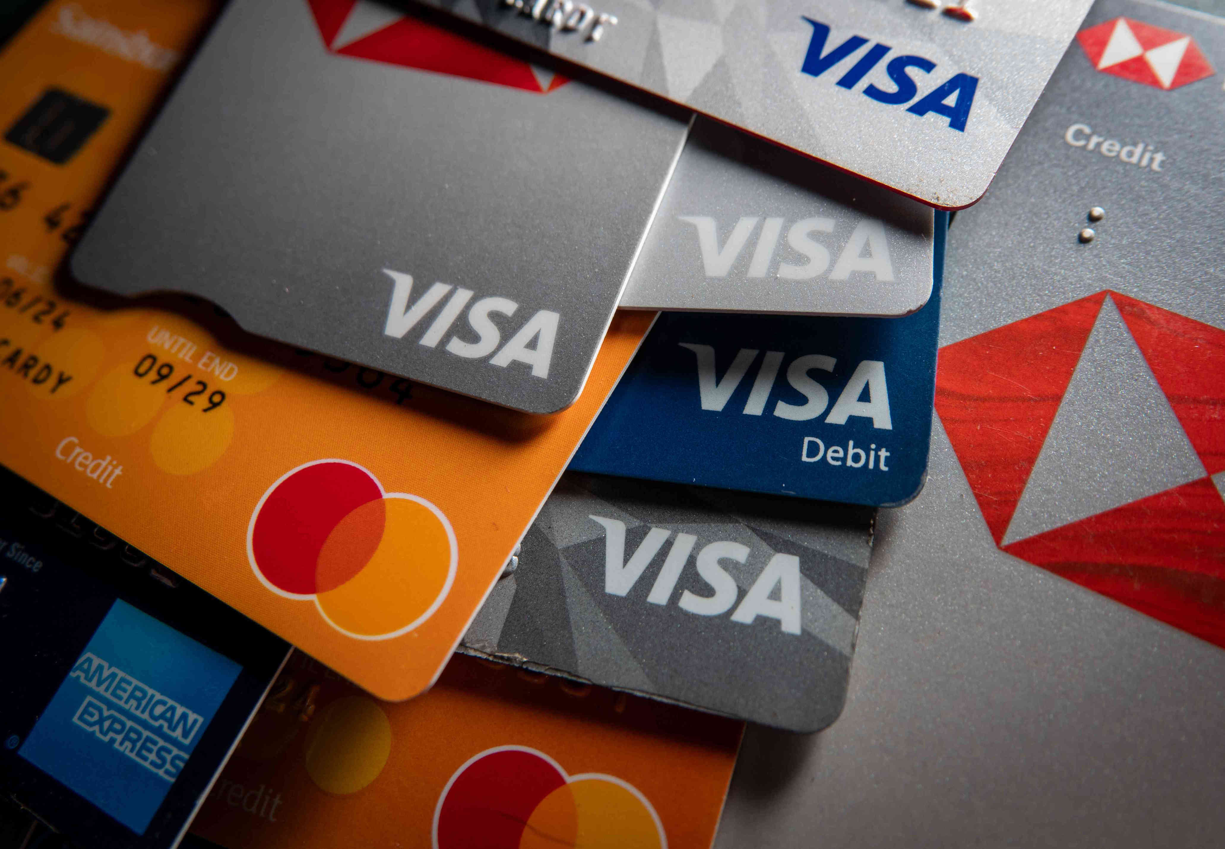 Visa Offers Apple Millions to Get Credit Card Network Ops, Report Says
