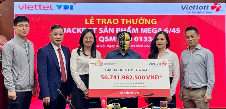 Mua vé số không quá 50.000 đồng/lần, người đàn ông trúng gần 57 tỷ