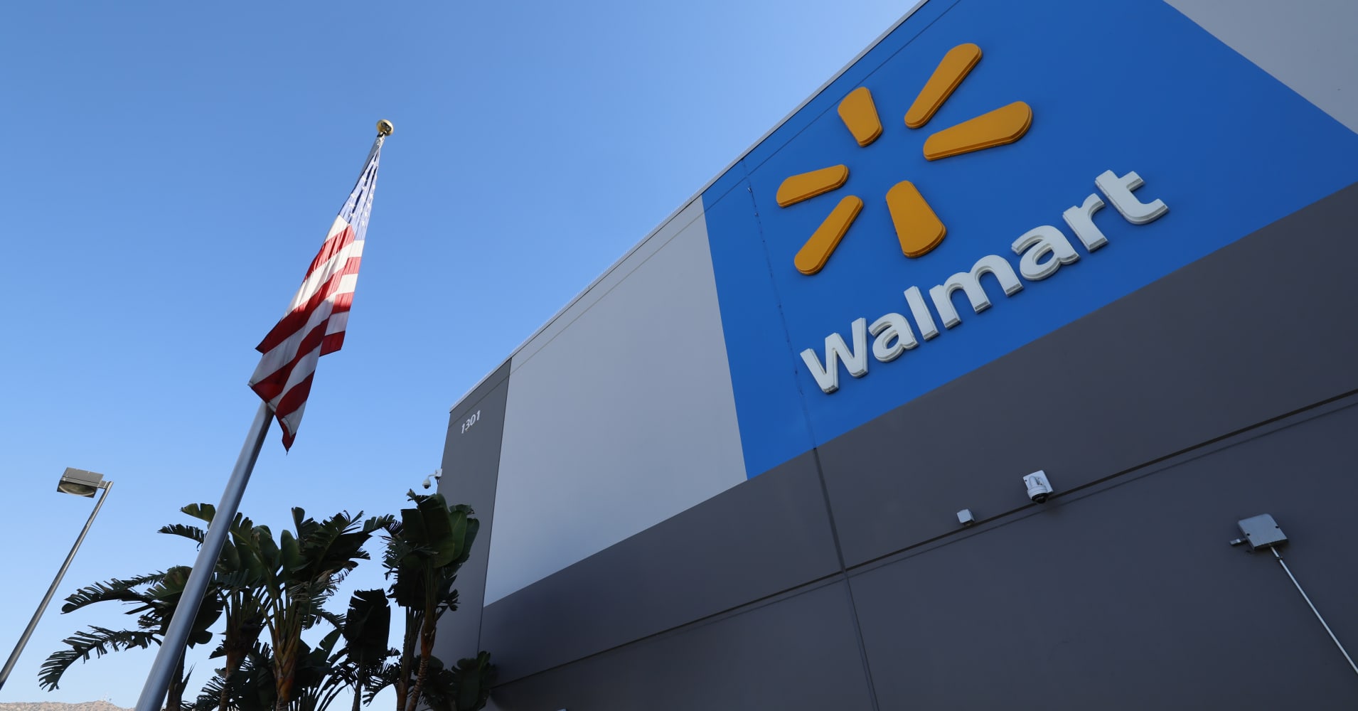 Walmart says Trump tariffs could hit quarterly profits as it tries to ...
